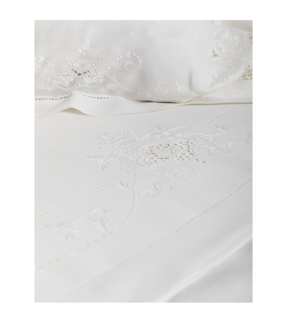 Hand embroidered bedding set